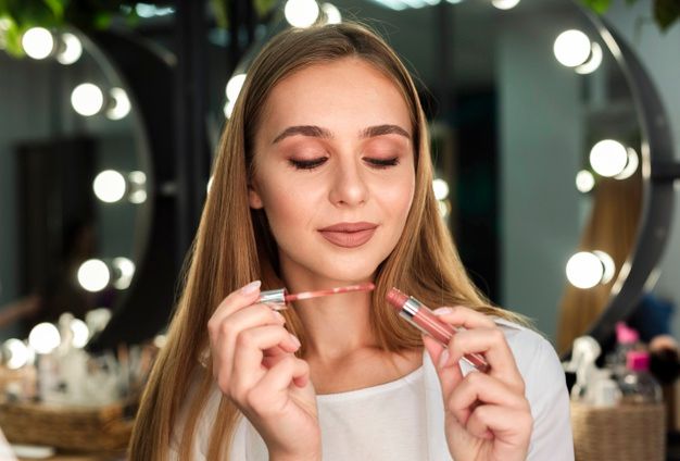 Glossy Lips Are Back- 6 Reasons To Choose It Over Matte Lips