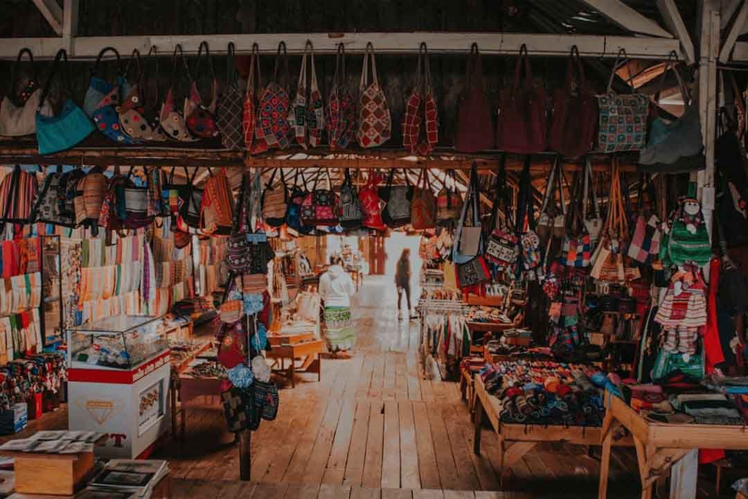 Shop Like A Pro: 10 Tips For Mastering The Art Of Street Shopping